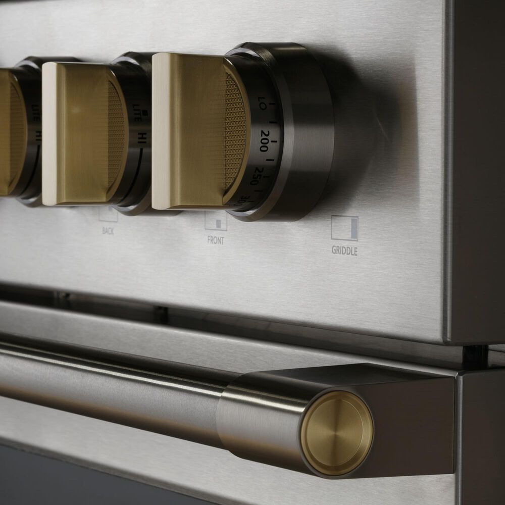 Monogram 36" All Gas Professional Range with 4 Burners and Griddle in ...