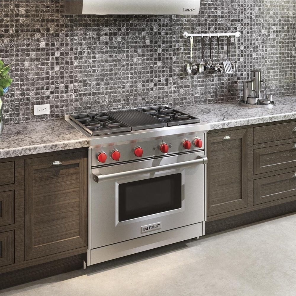 Wolf 36" Professional Gas Range with 4 Burners with Charbroiler ...