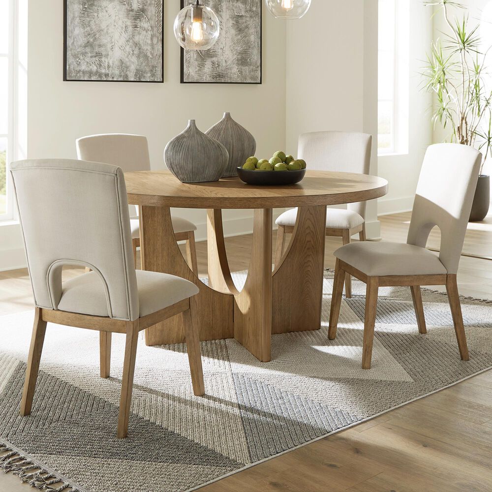 Round Dining Table In Rectangular Room