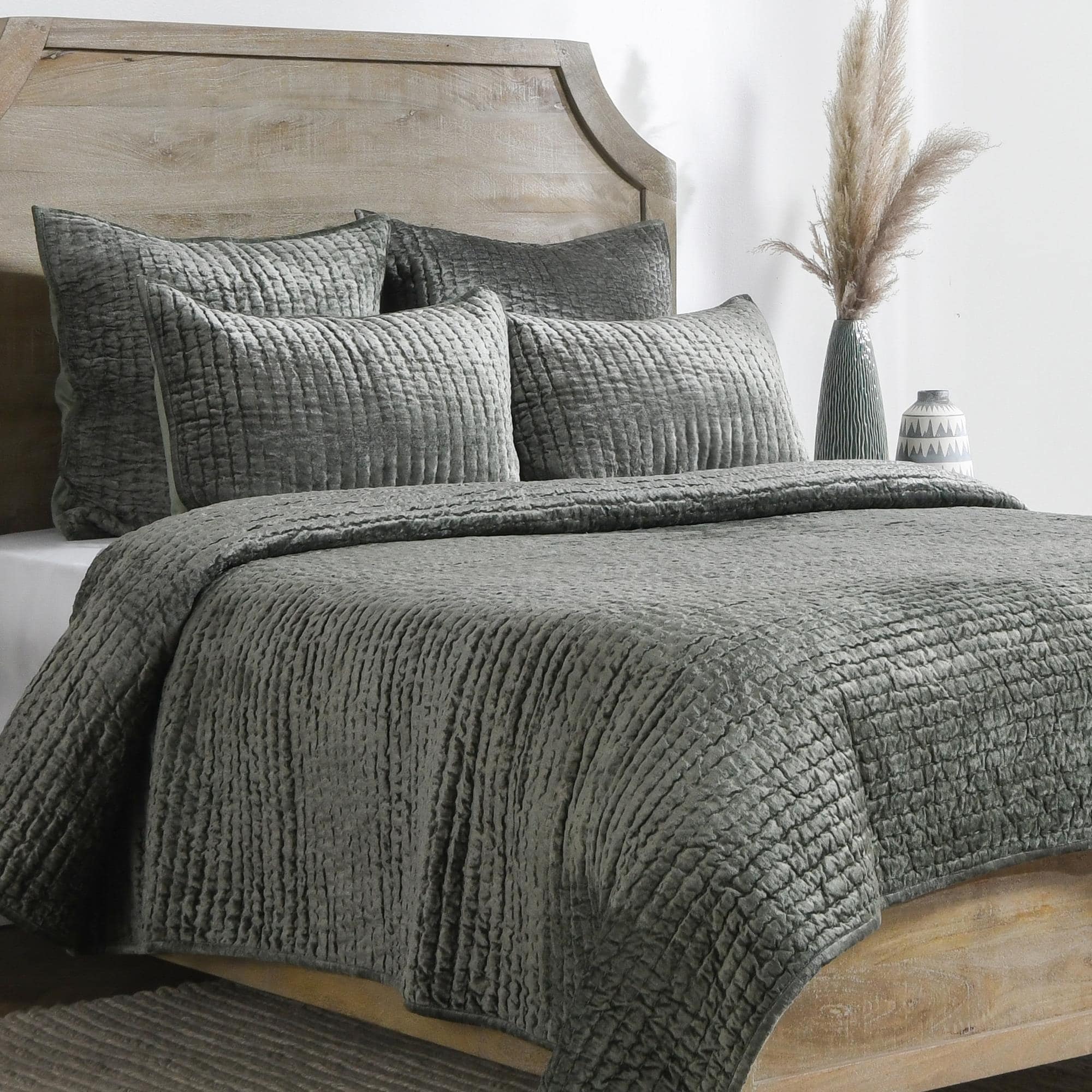 Classic Home Bari Velvet King Quilt Set in Sage