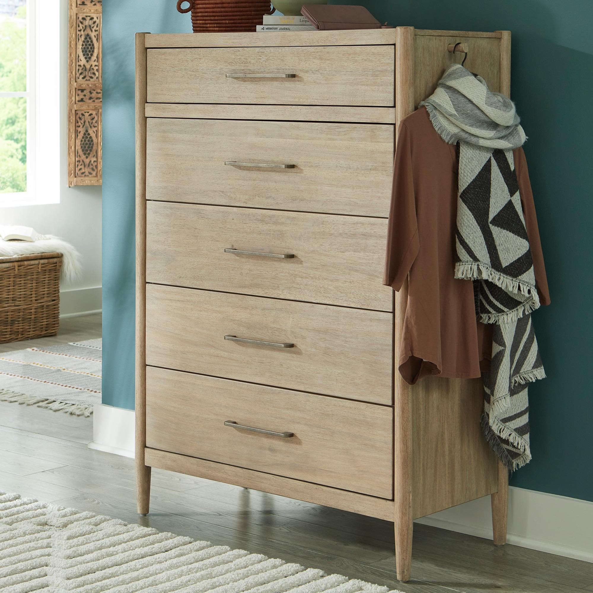 Riva Ridge Shiloh Chest in Champagne Brown