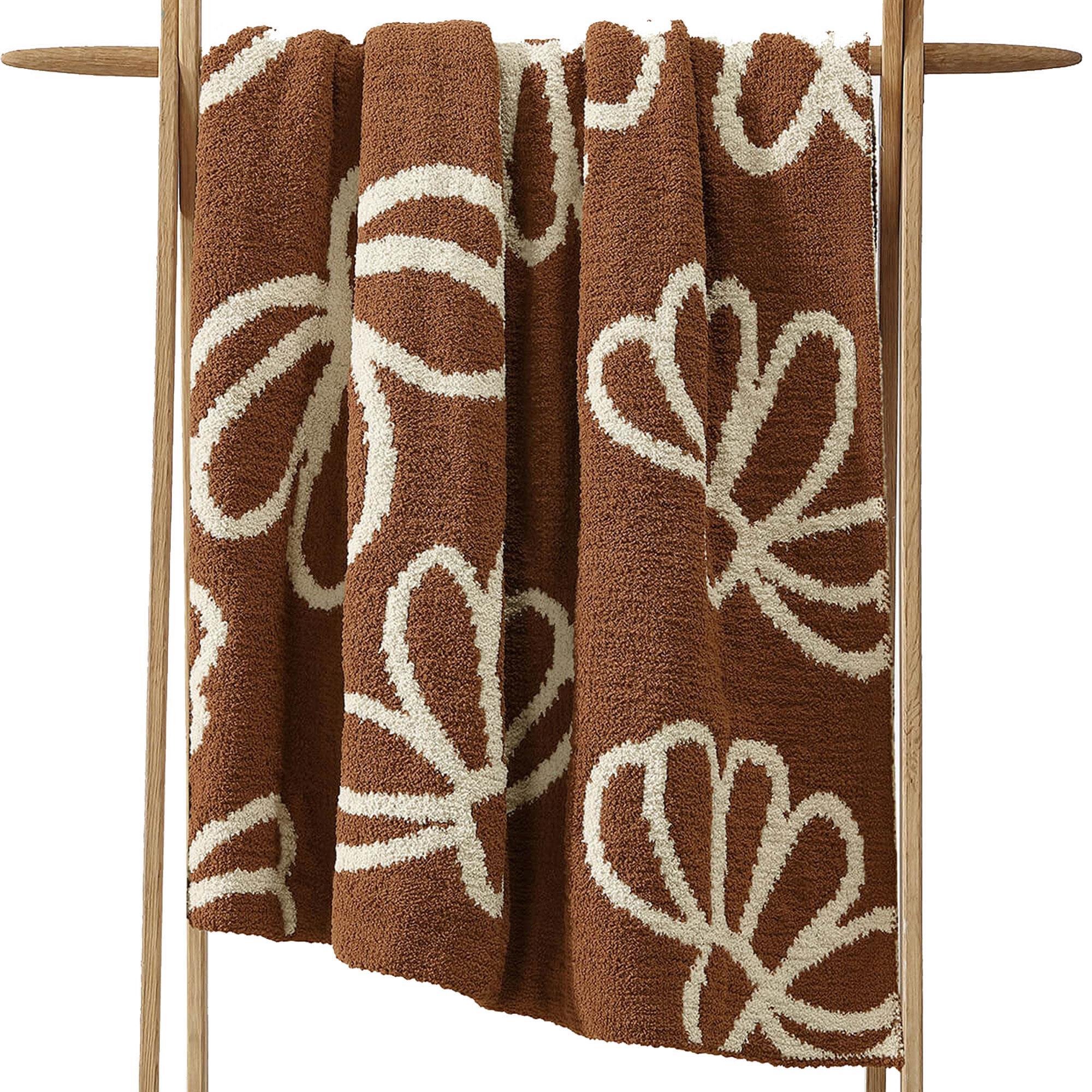 Sunday Citizen Daisy Throw in Chestnut and Sahara Tan